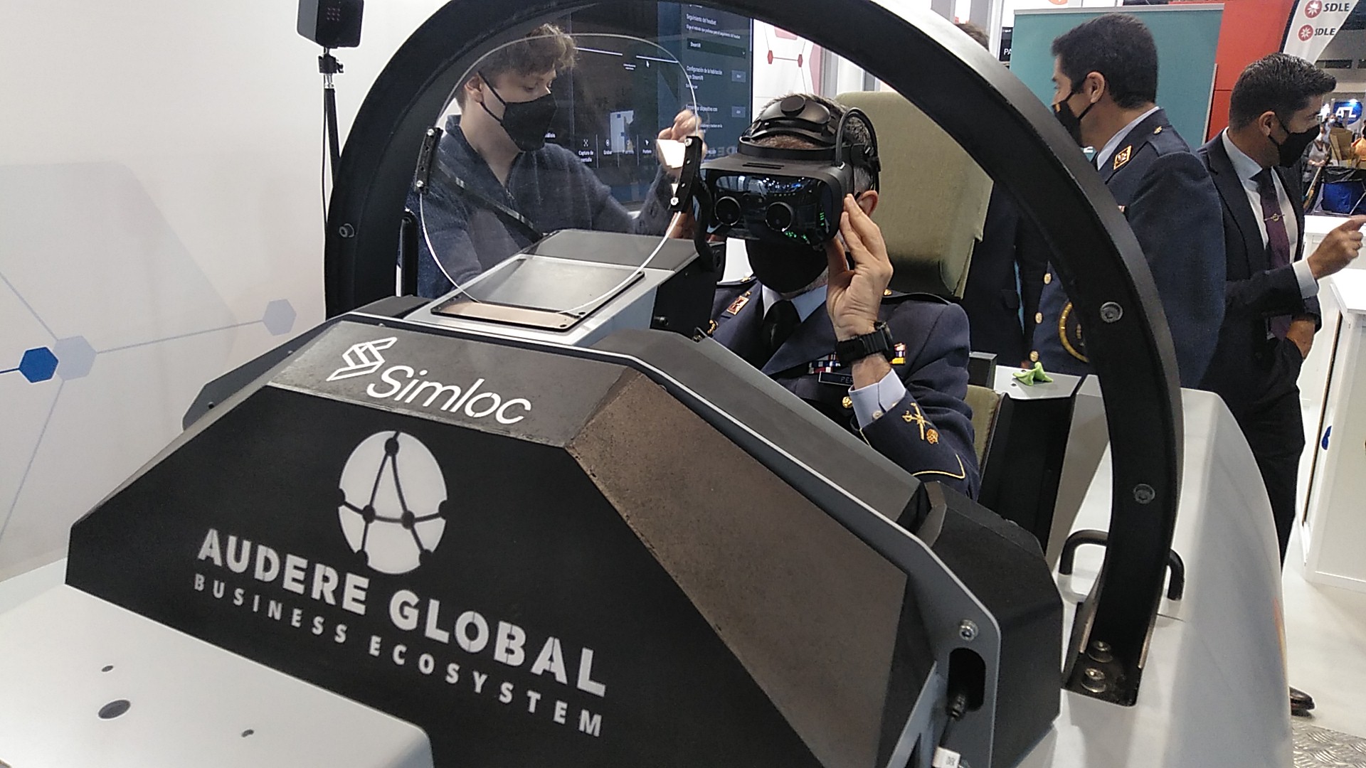 Simloc presenta en FEINDEF la cabina activa para el RIG virtual del ...