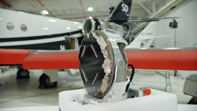 Sistema de antena Satcom Direct Plane Simple™ calificado en la red ...