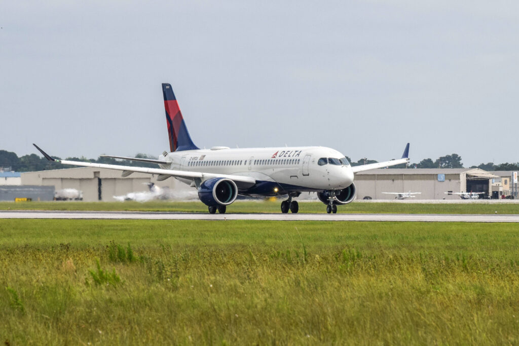 Delta Air Lines aumenta el pedido en firme de aviones A220 a 107 - AeroErmo
