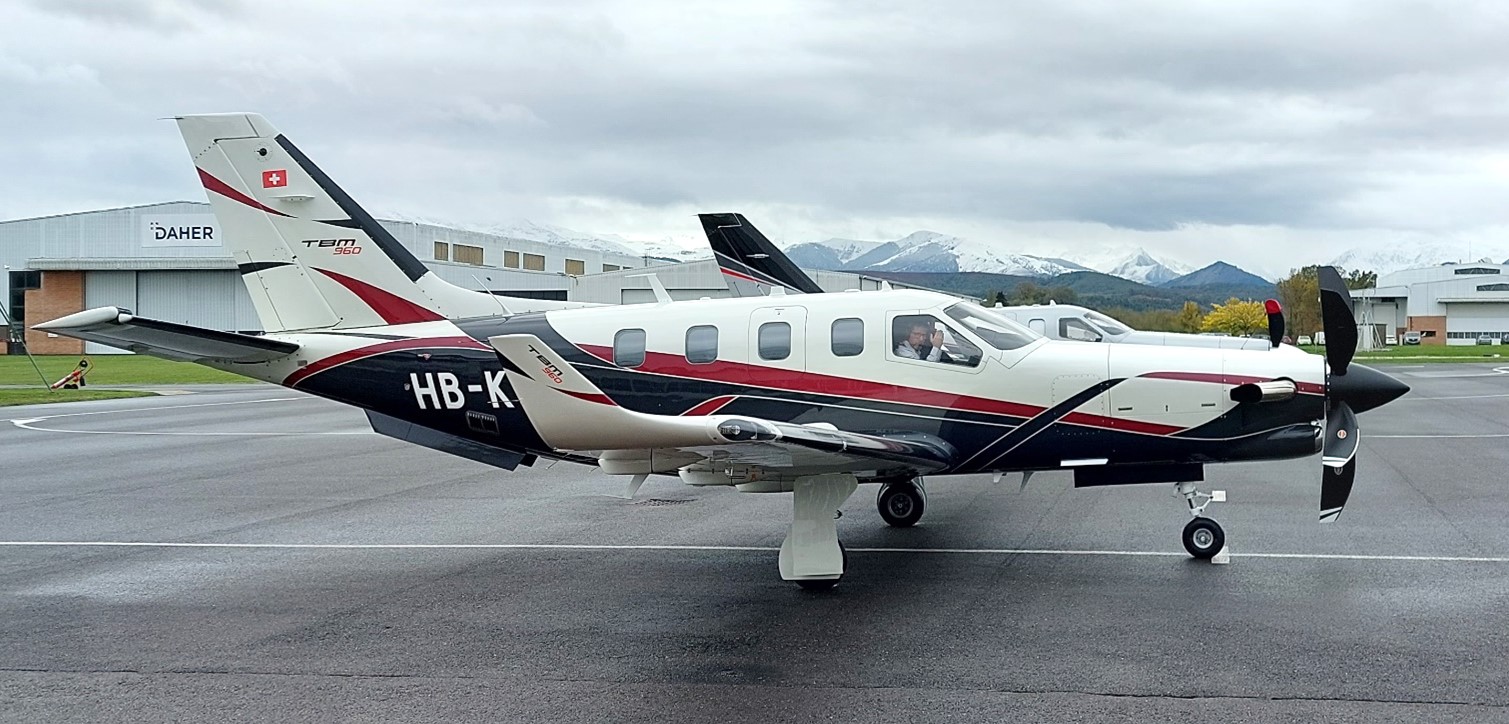Daher entrega el primer avión turbohélice TBM 960 muy eficiente a un ...