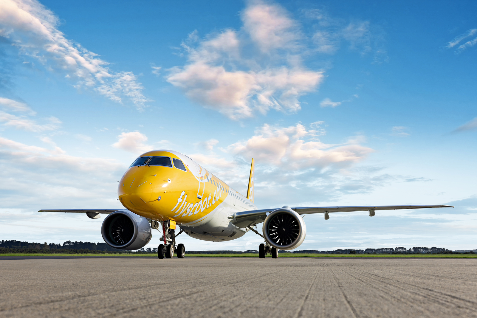 Azorra entrega el primer avión Embraer E190-E2 a Scoot - AeroErmo