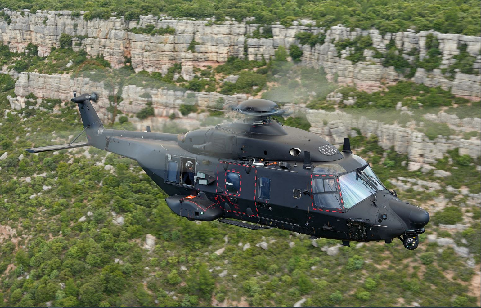 El NH90 del ejército francés para fuerzas especiales ha comenzado las pruebas de vuelo - AeroErmo