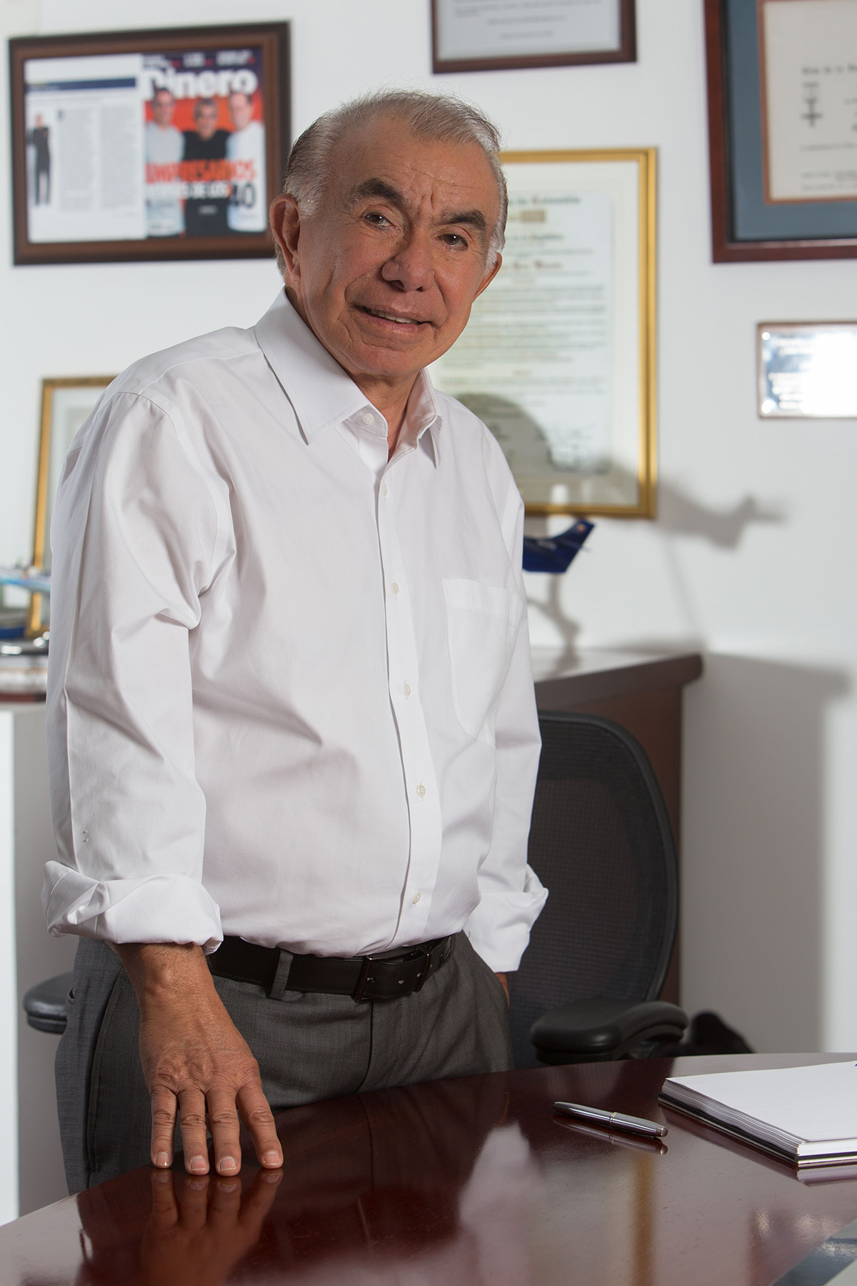 Alfonso Ávila Velandia lanza su libro, “Volar Alto”: un testimonio de ...